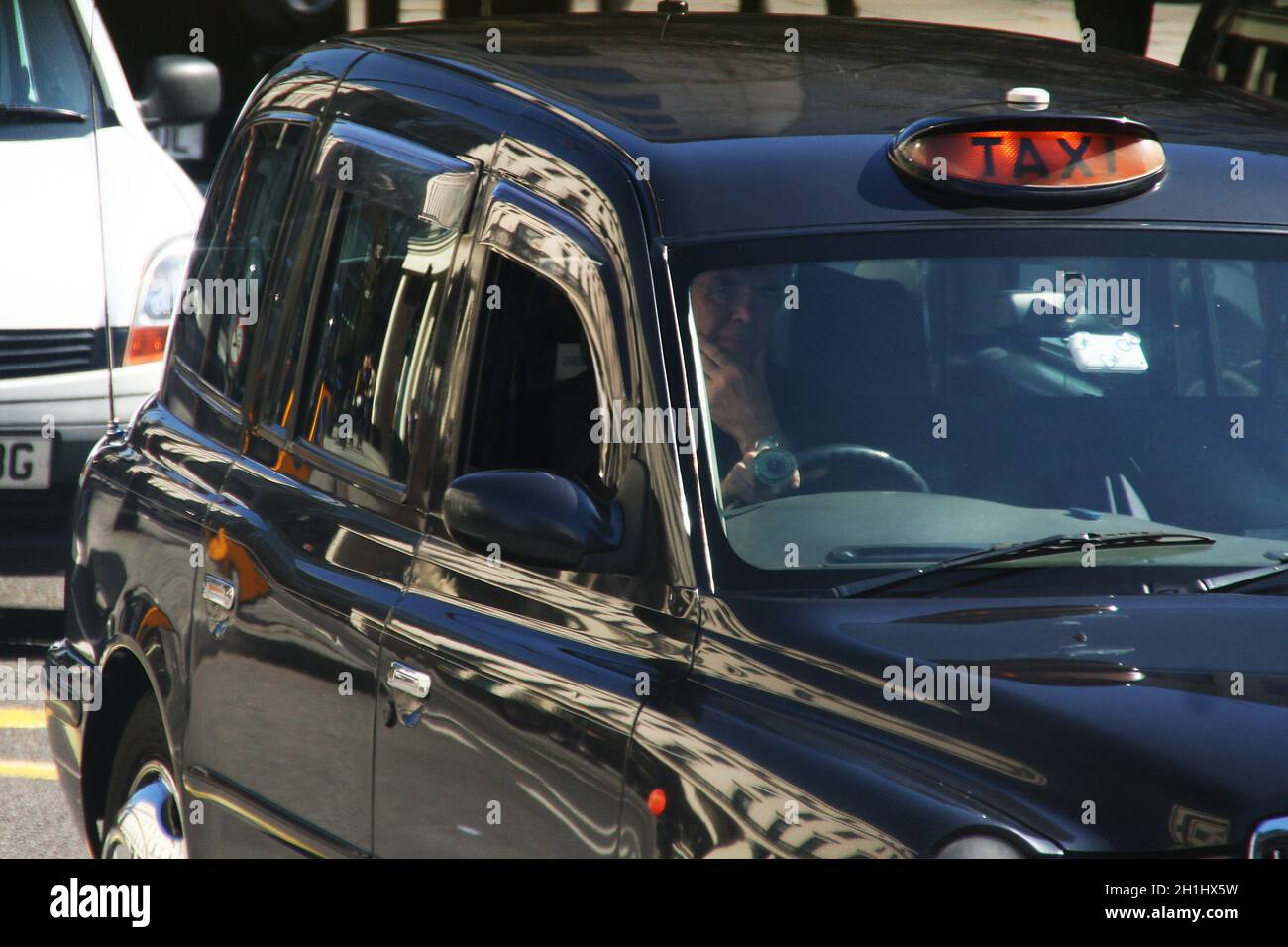 The iconic london taxi and driver hi-res stock photography and images ...