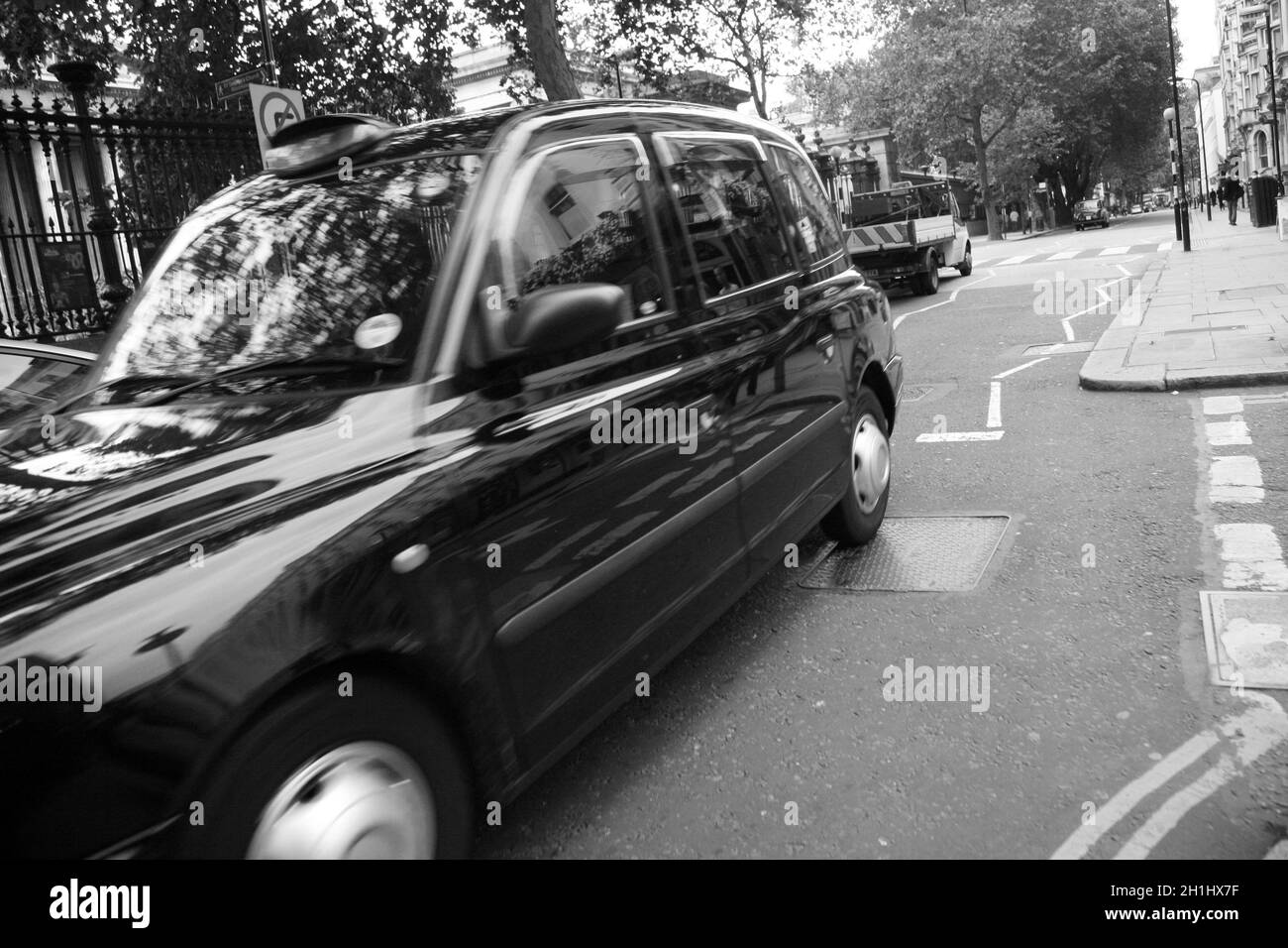 London black cab Black and White Stock Photos & Images - Alamy