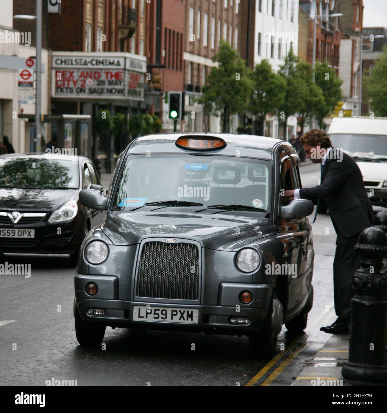 Asking taxi hi-res stock photography and images - Alamy