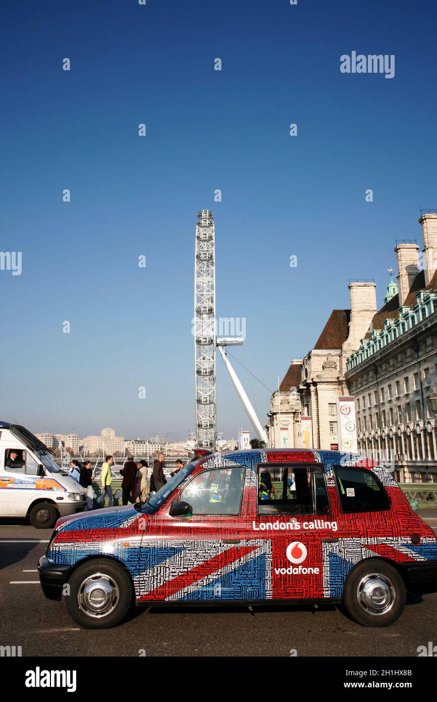 Black tx4 taxi hi-res stock photography and images - Alamy