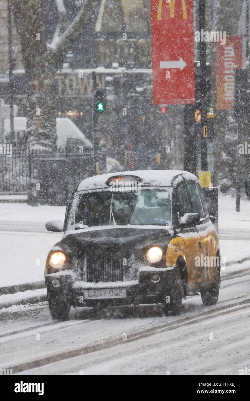 Heavy snow fall london england hi-res stock photography and images - Alamy