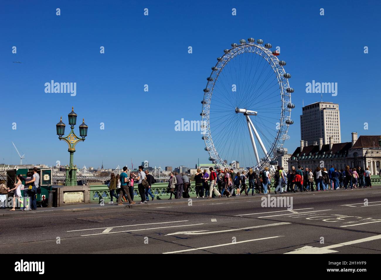 london street view with lots people Stock Photo - Alamy