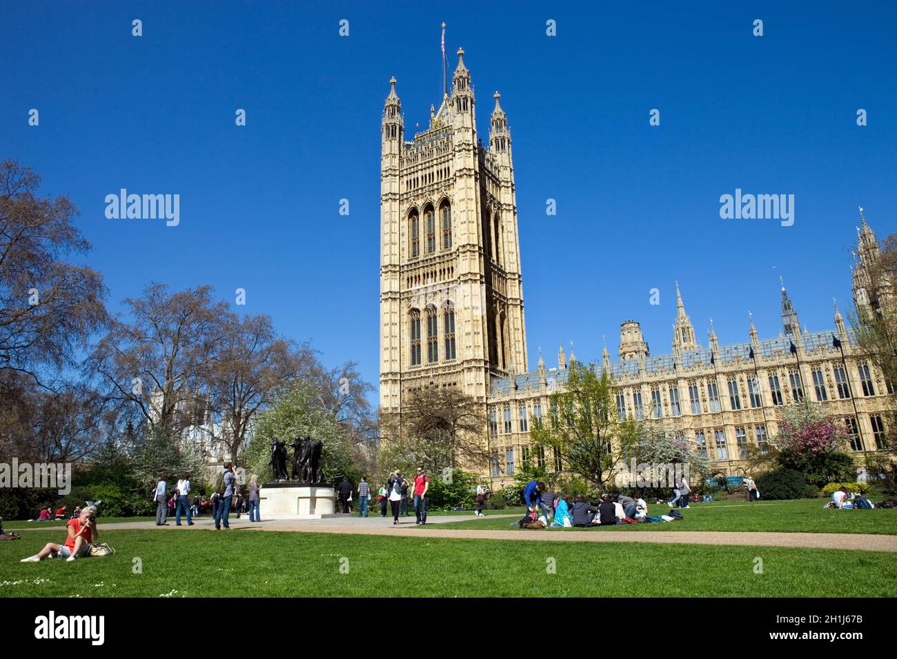 Big house people garden uk hi-res stock photography and images - Alamy