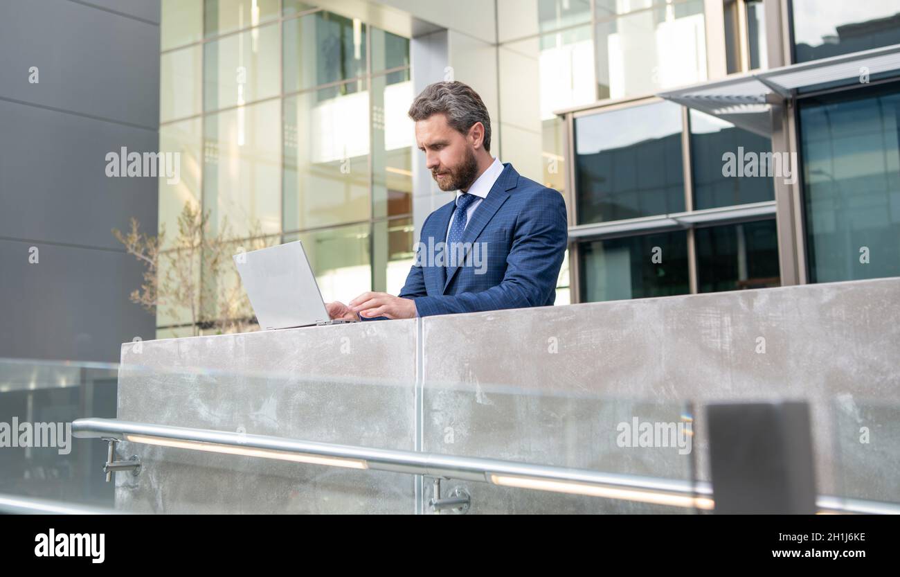 Online business success hi-res stock photography and images - Alamy