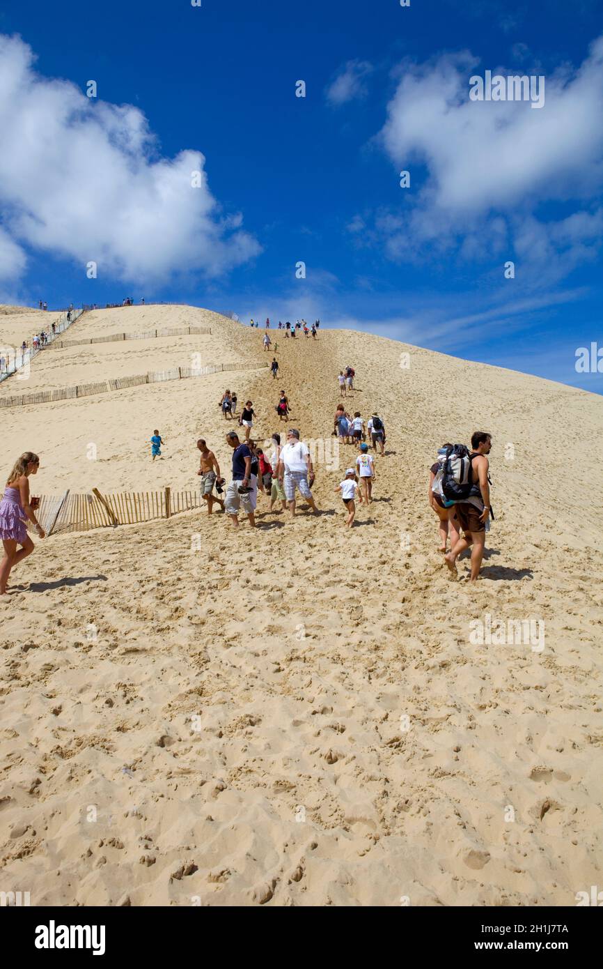 PYLA SUR MER, FRANCE - AUGUST 8: People visiting the Famous dune of ...