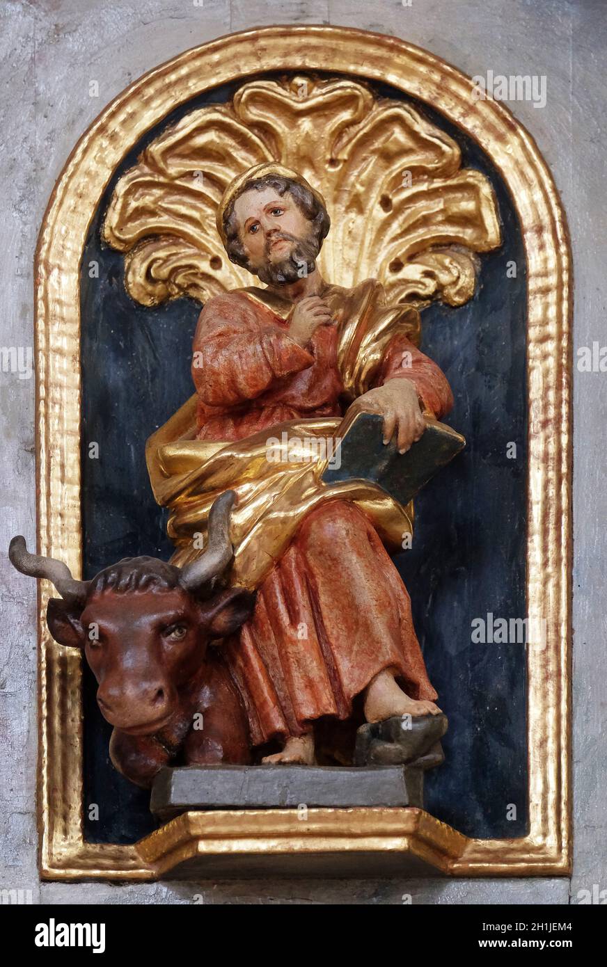 Saint luke statue hi-res stock photography and images - Alamy