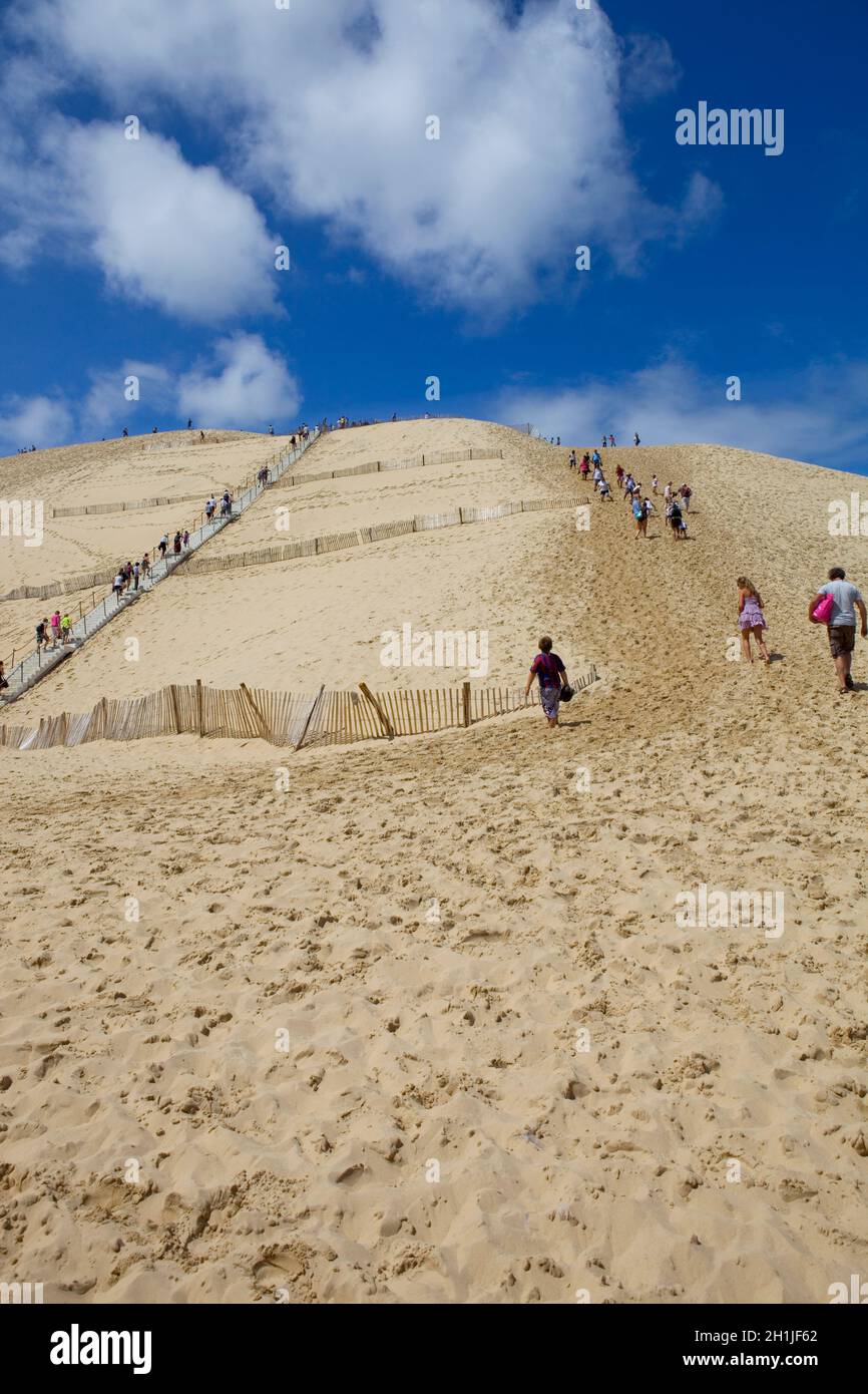 PYLA SUR MER, FRANCE - AUGUST 8: People visiting the Famous dune of ...
