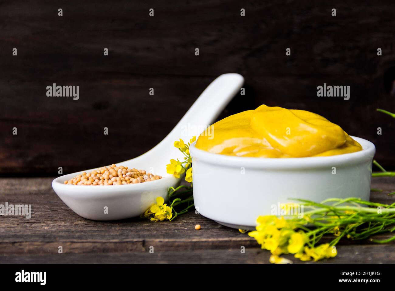 mustard sauce and flowers and their ingredients Stock Photo - Alamy