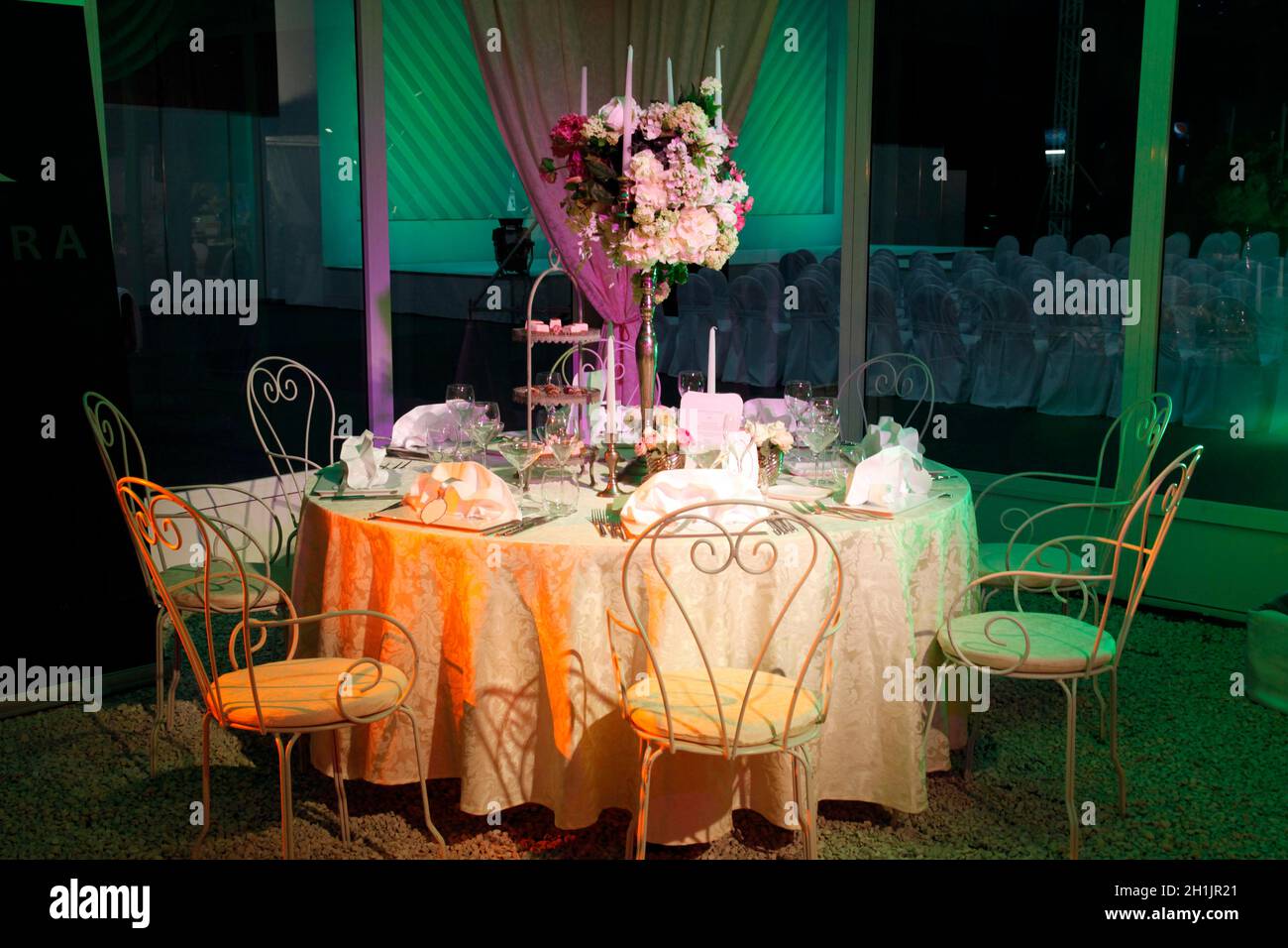 Beautiful table set for wedding Stock Photo - Alamy
