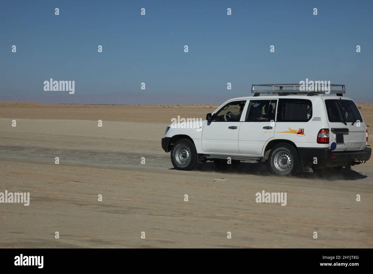 Car in desert Stock Photo - Alamy
