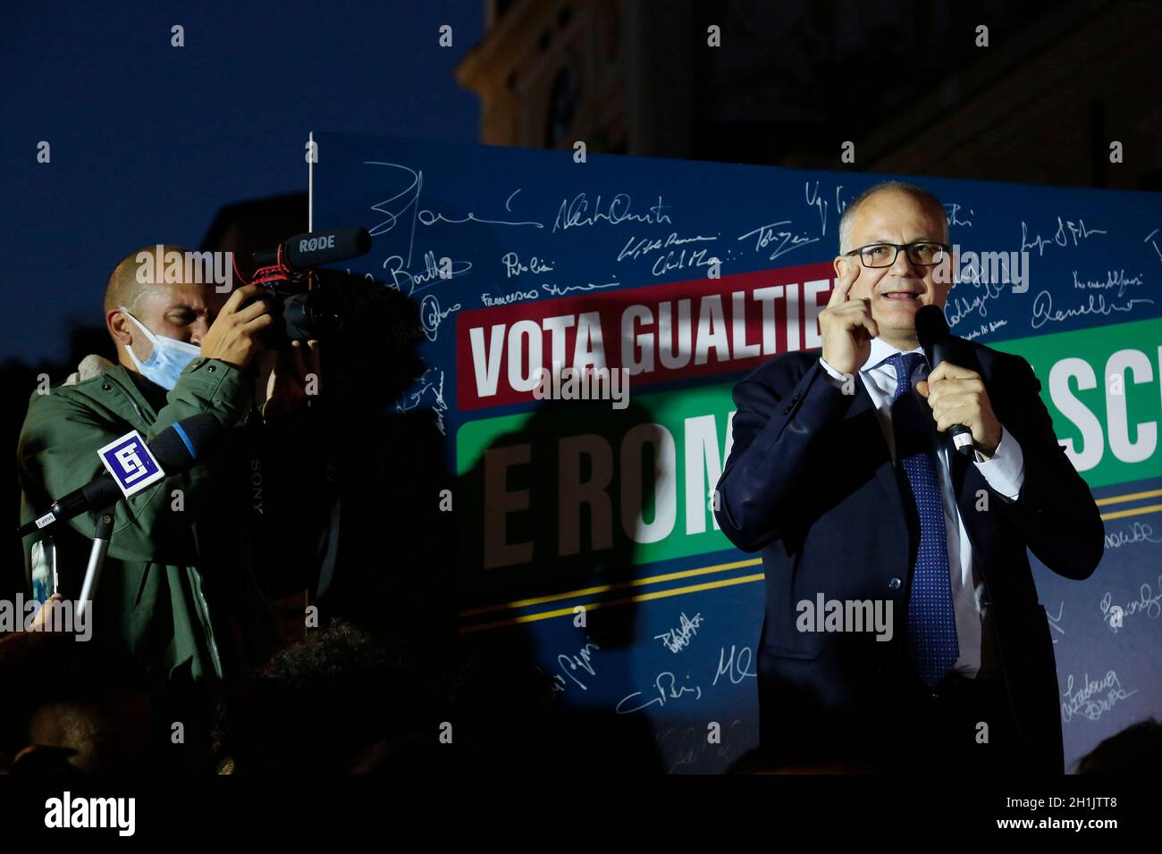 Rome, Italy. 18th Oct, 2021. The newly elected mayor of Rome Roberto ...