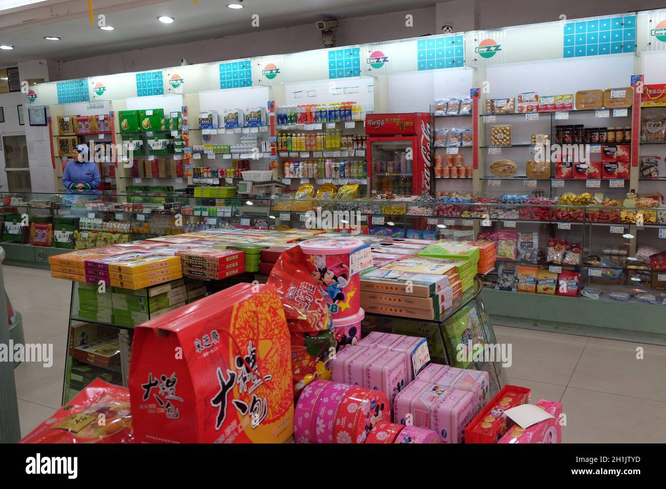 Self service Chinese grocery shop in Hangzhou city, China Stock Photo ...