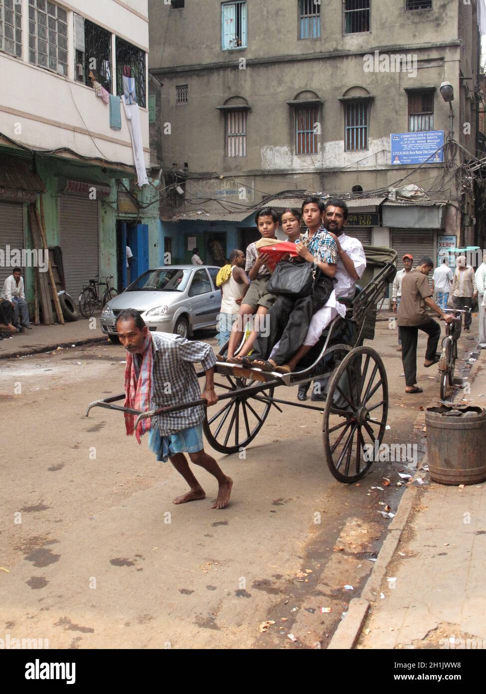 Rickshaw taxi in Kolkata Stock Photo - Alamy