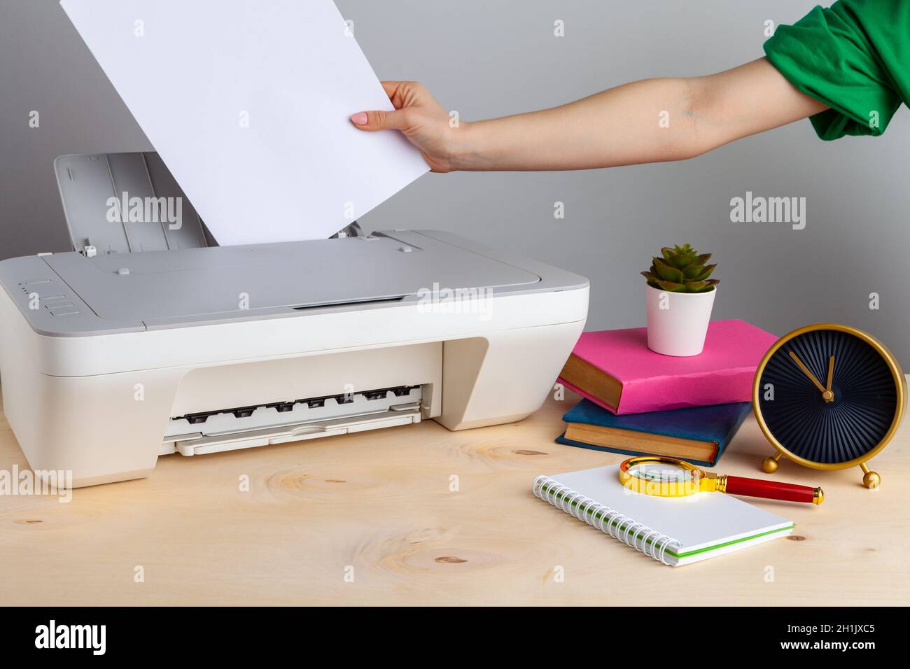 Printer ink woman hi-res stock photography and images - Alamy