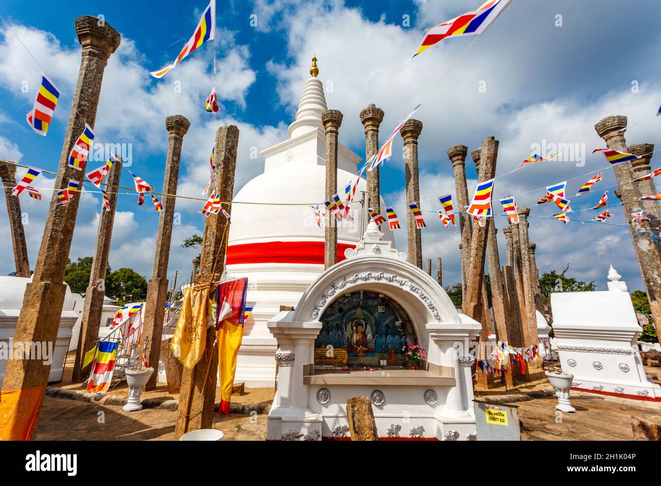Anuradhapura thuparama asia pagoda hi-res stock photography and images ...