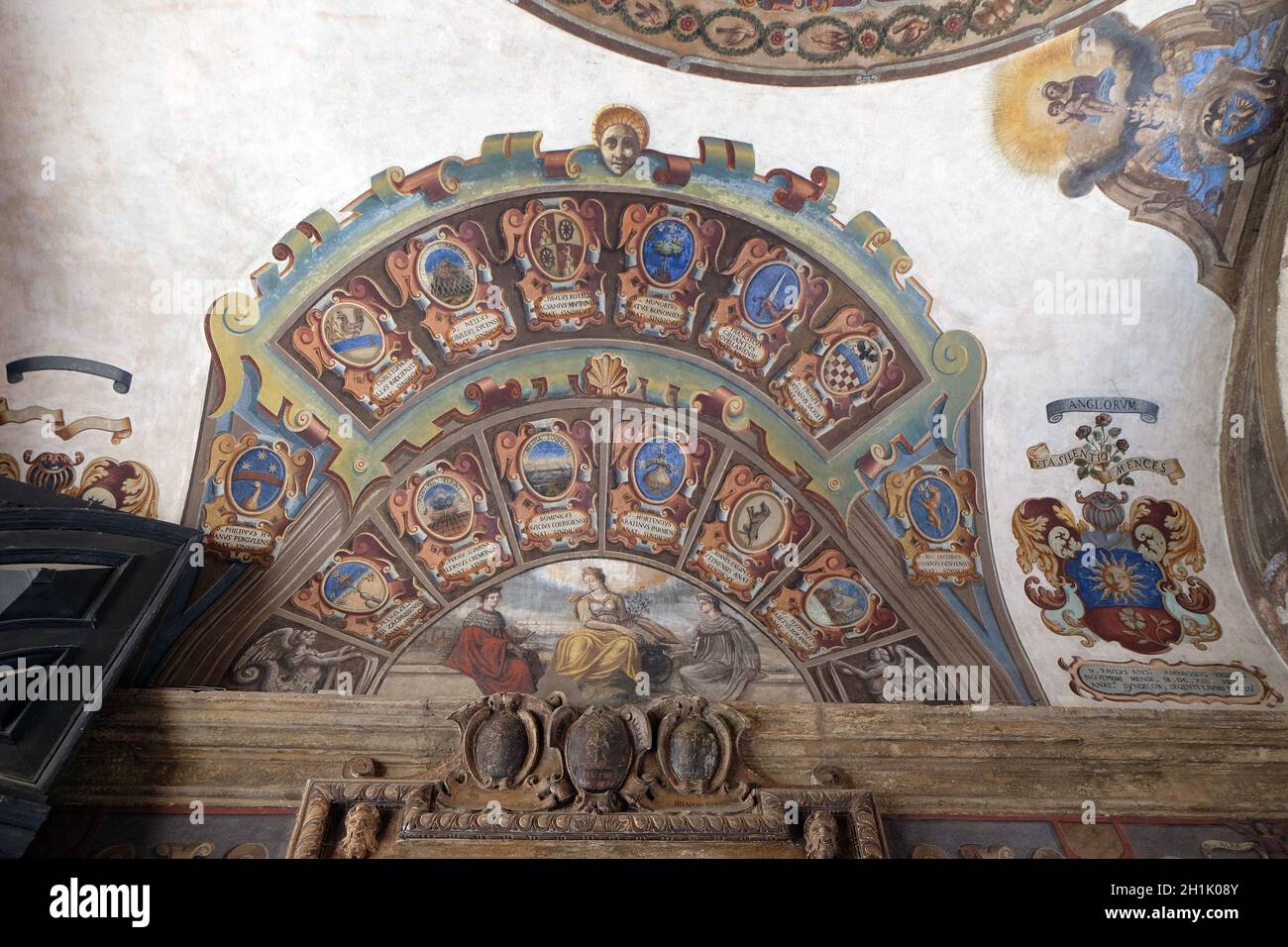 External atrium hi-res stock photography and images - Alamy