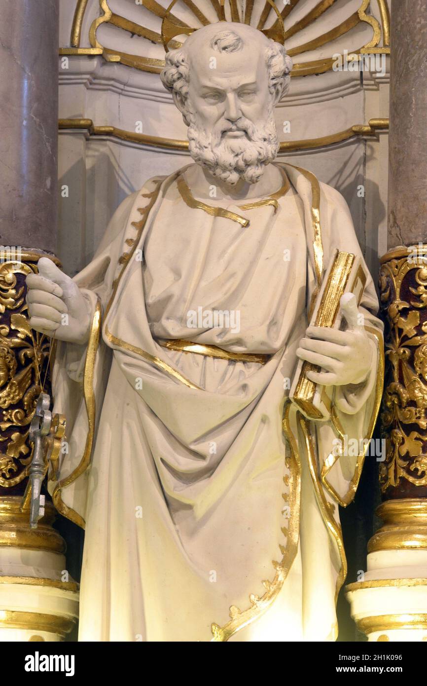 Statue of apostle St Peter Stock Photo - Alamy