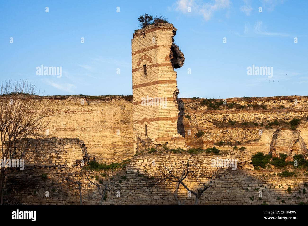 Historical Byzantine walls ruins in Istanbul Stock Photo - Alamy