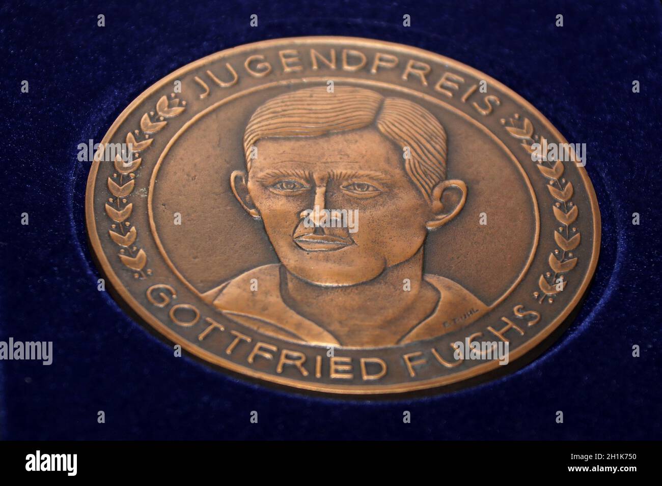 Medaille bei der Preisverleihung Jugendpreis Gottfried Fuchs Freiburg ...