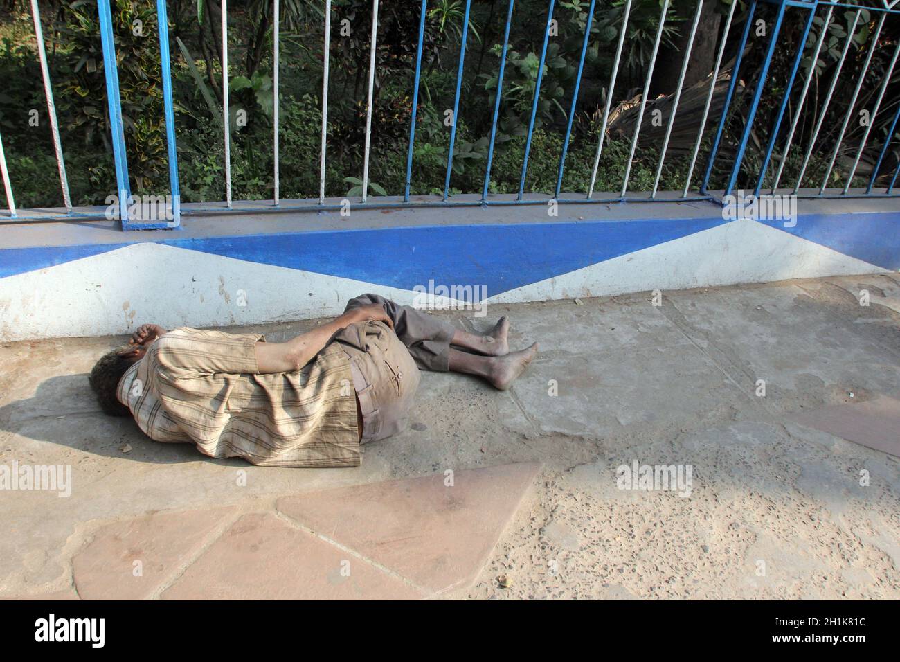 Homeless people sleeping on the footpath of Kolkata, India Stock Photo ...