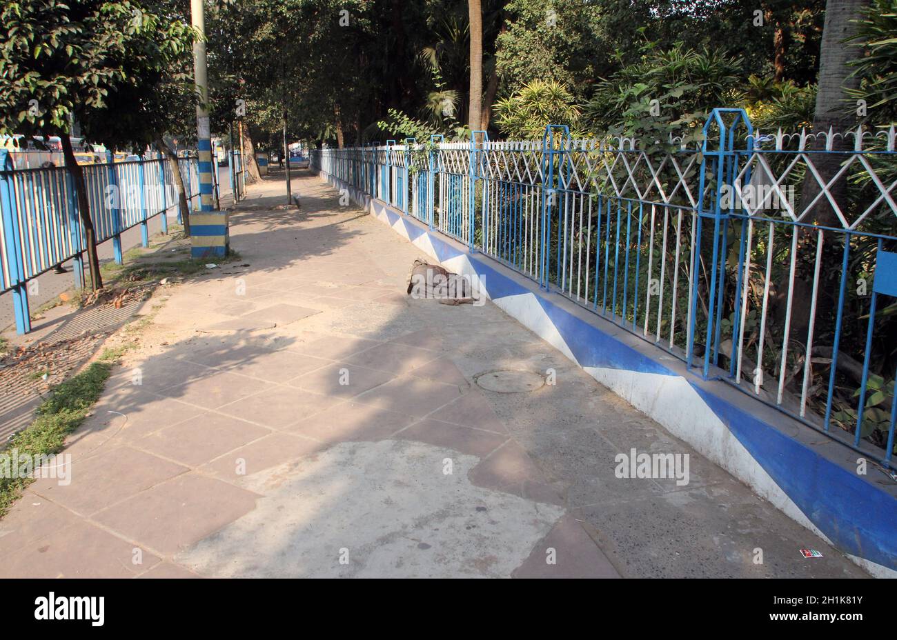 Homeless people sleeping on the footpath of Kolkata, India Stock Photo ...