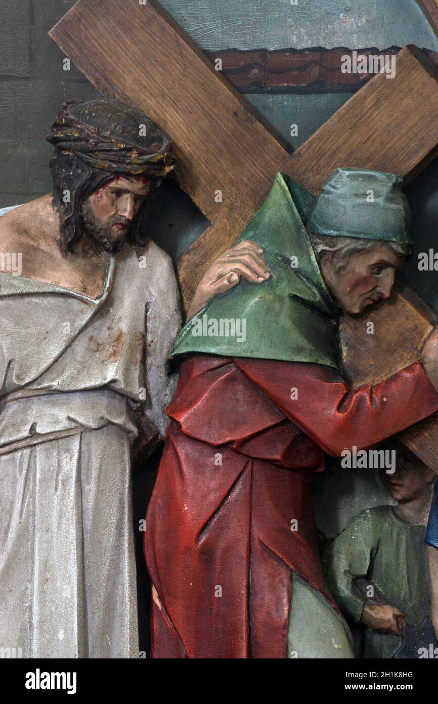 5th Stations of the Cross, Simon of Cyrene carries the cross Stock Photo - Alamy