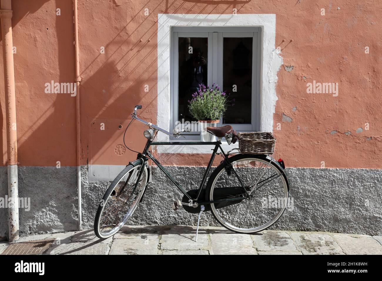 The bike in front of the window Stock Photo - Alamy