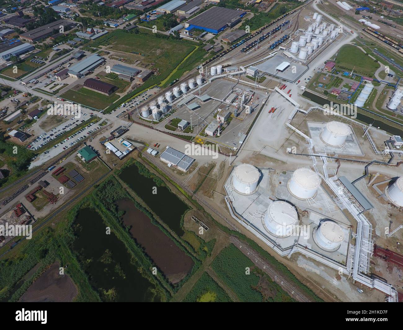 Oil refinery plant for primary and deep oil refining. Equipment and ...