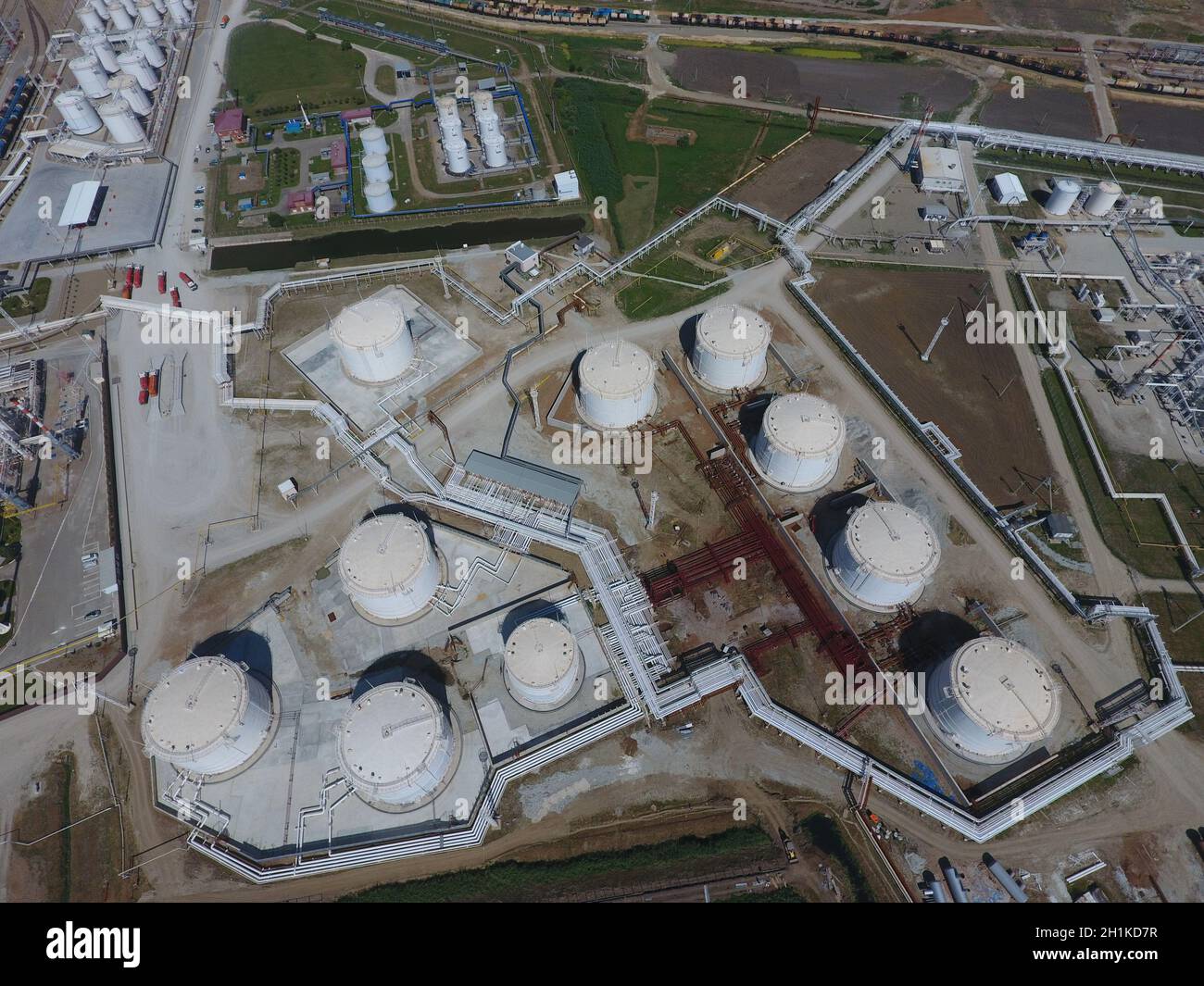 Reservoirs for storage of oil and products of its processing. Refinery ...