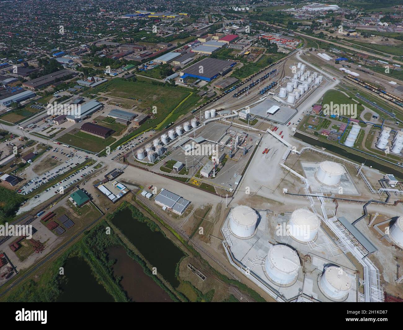 Oil refinery plant for primary and deep oil refining. Equipment and ...