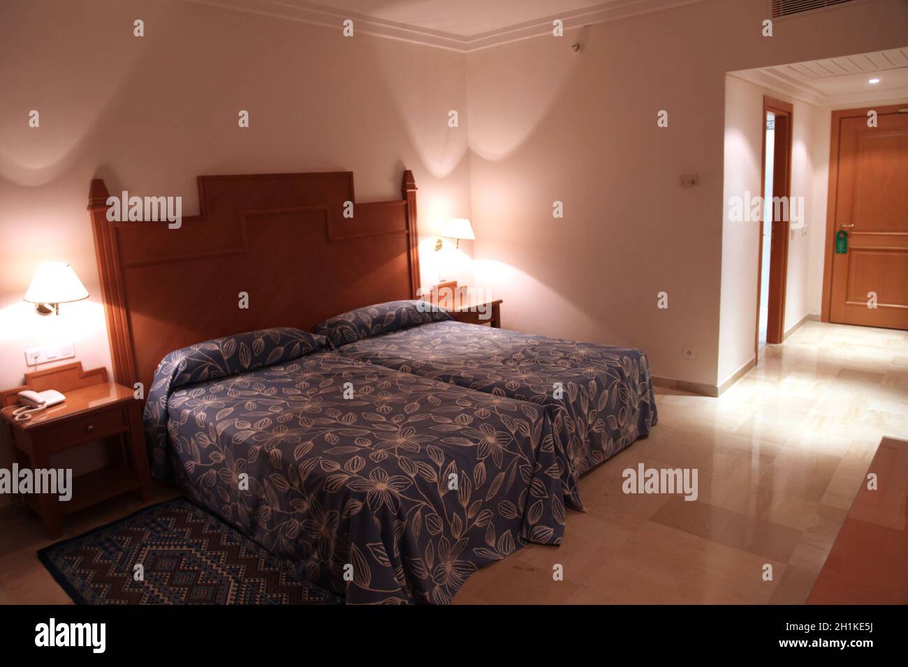 Interior of a modern luxury hotel room Stock Photo - Alamy