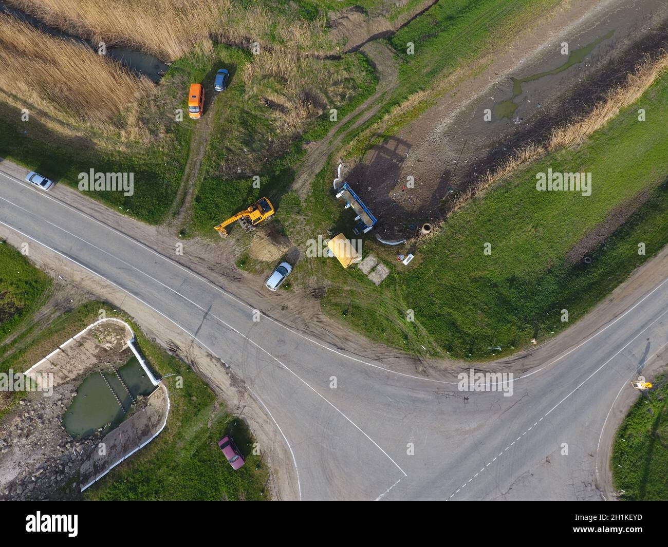 Technique for cleaning canals and drainage systems at the crossroads ...