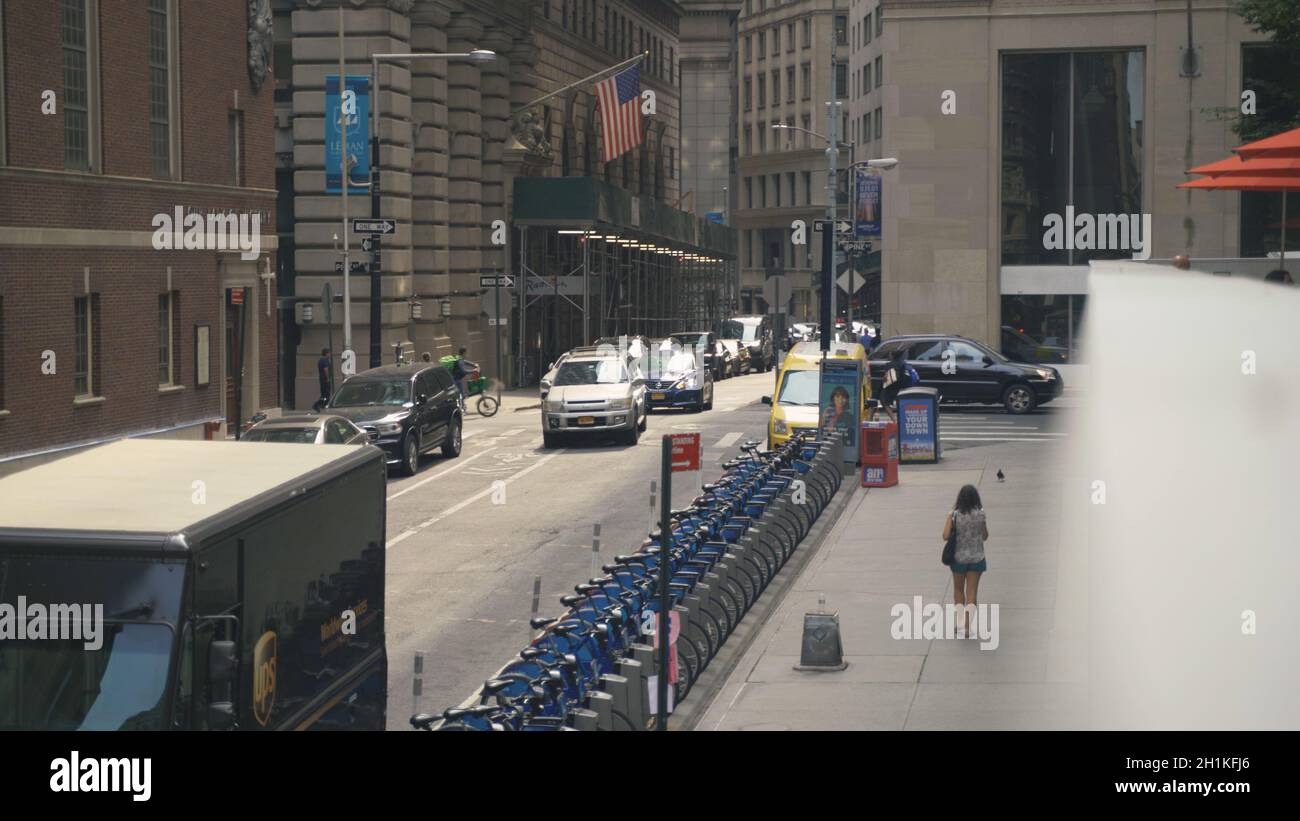New York, USA - September 10, 2021 : Busy intersection in downtown of ...