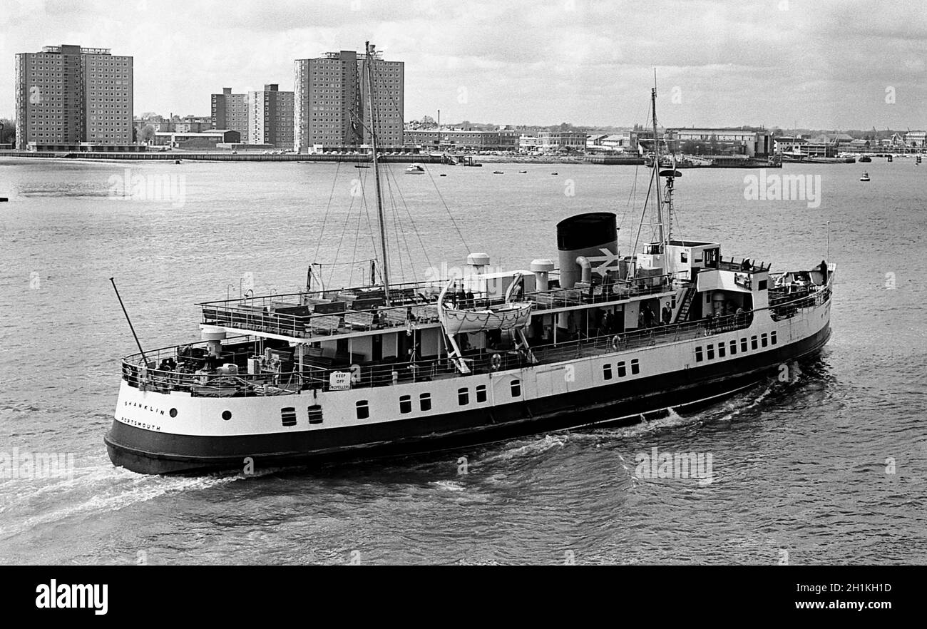 AJAXNETPHOTO. 6TH MAY, 1967. PORTSMOUTH, ENGLAND. - CROSS SOLENT ...