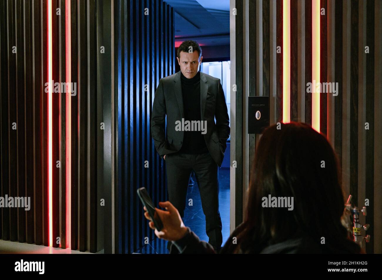 HYPNOTIC, from left: Jason O'Mara, Kate Siegel, 2021. ph: Eric Milner ...