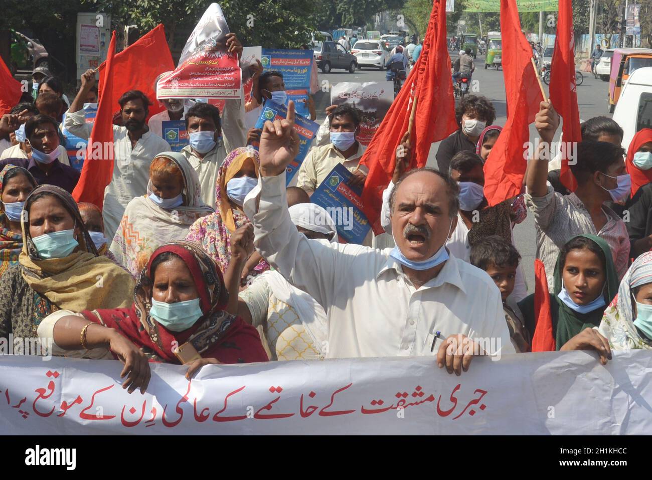 Pakistani workers hi-res stock photography and images - Alamy