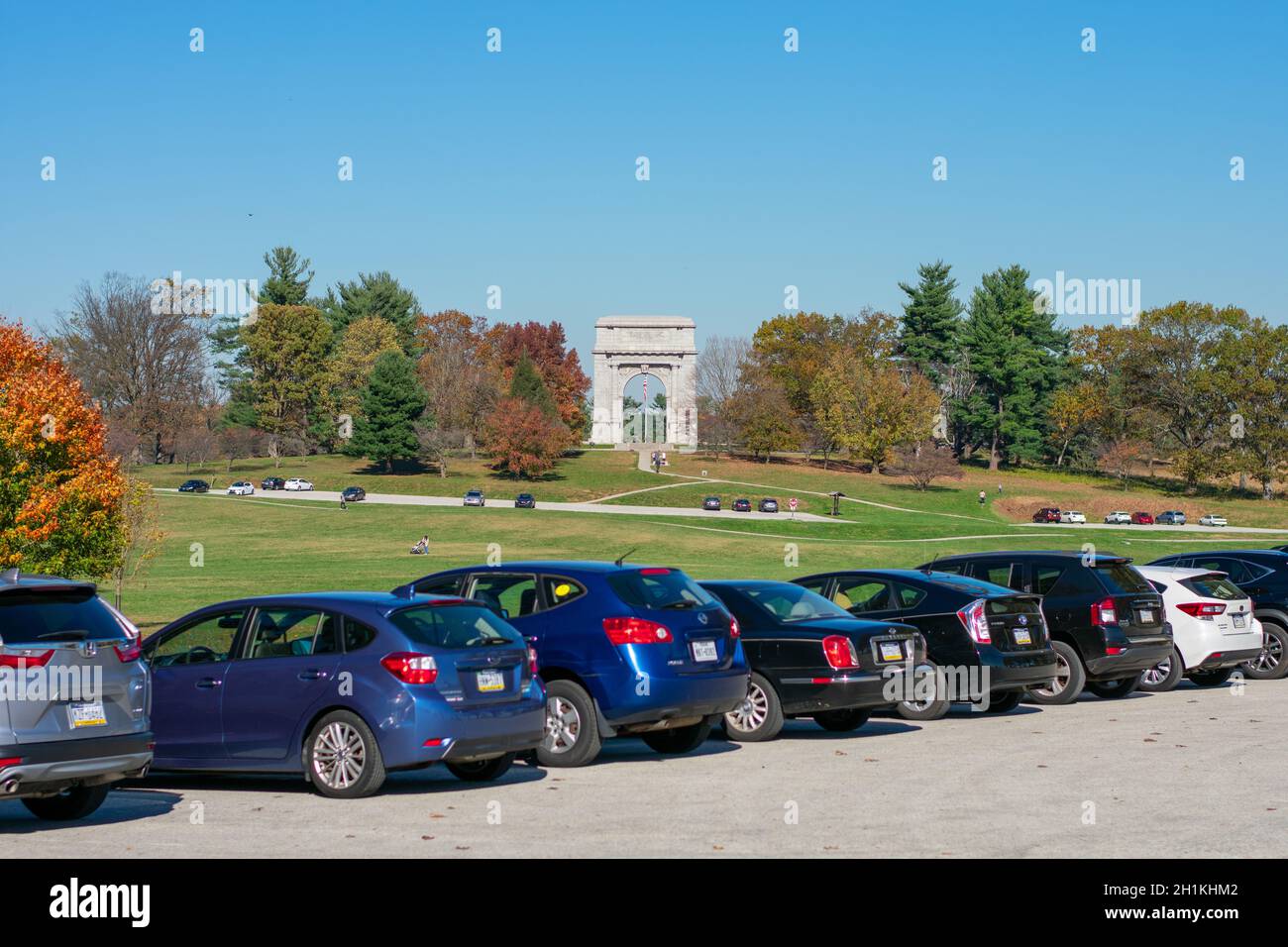 Looking Over a Parking Lot Full of Cars at the National Memorial Arch ...