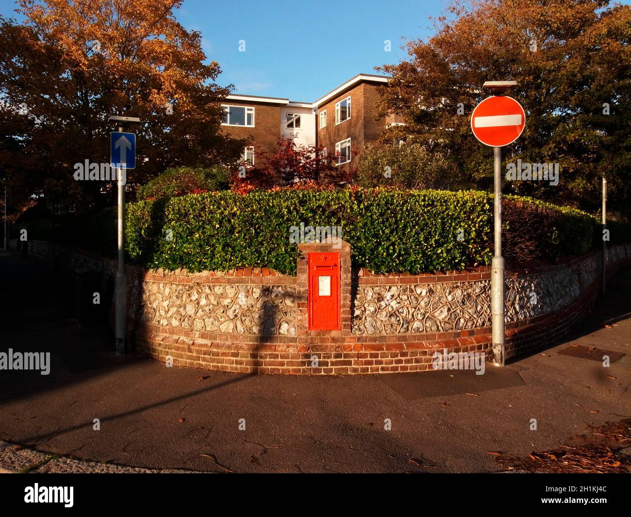 Recessed royal mail post box hi-res stock photography and images - Alamy