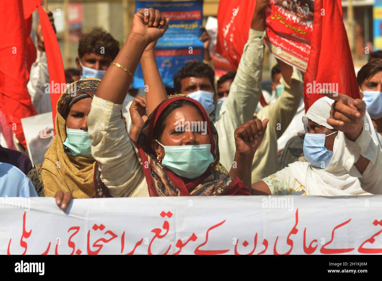 Pakistani workers hi-res stock photography and images - Alamy