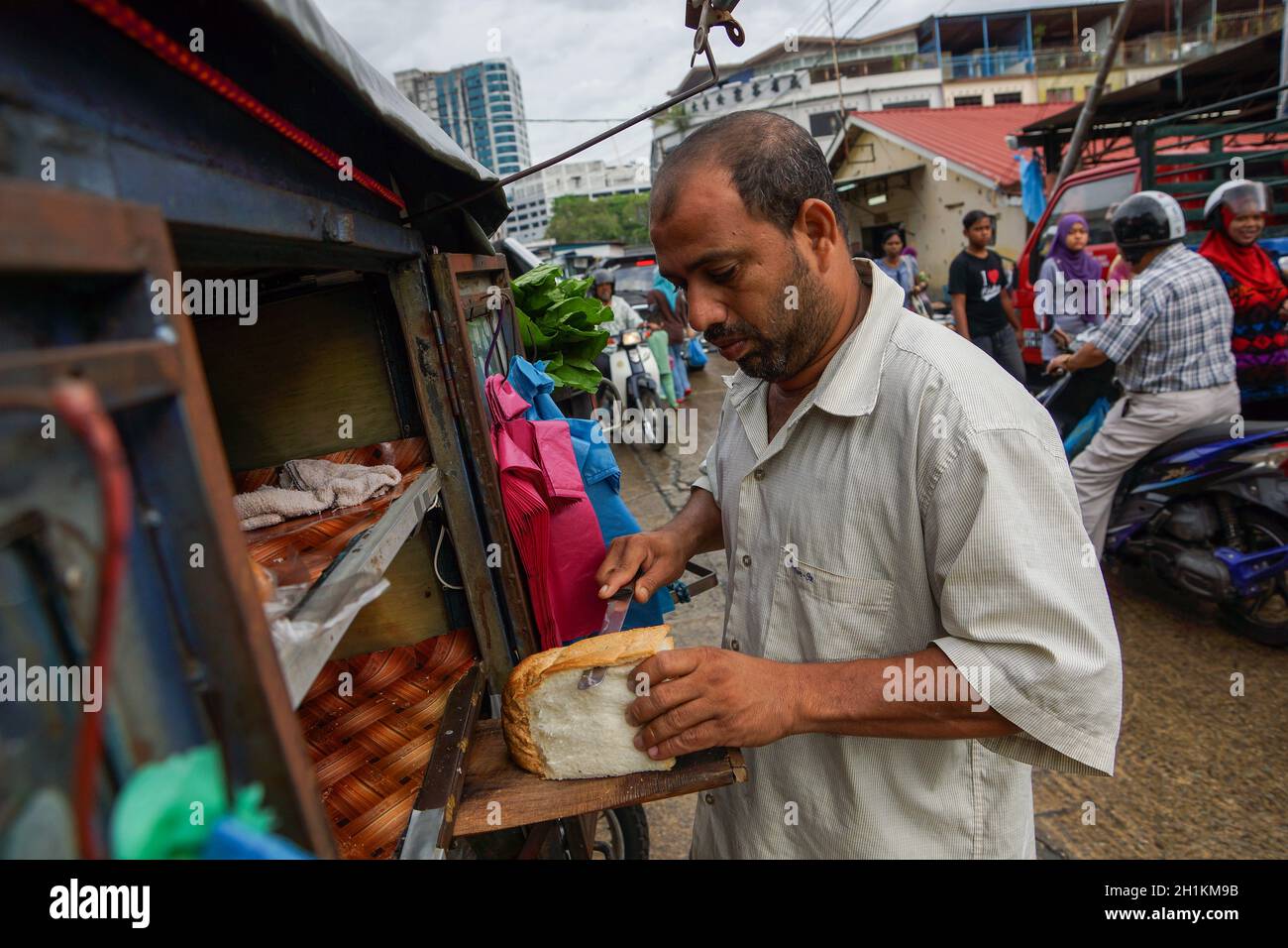 Benggali bread roti seller hi-res stock photography and images - Alamy