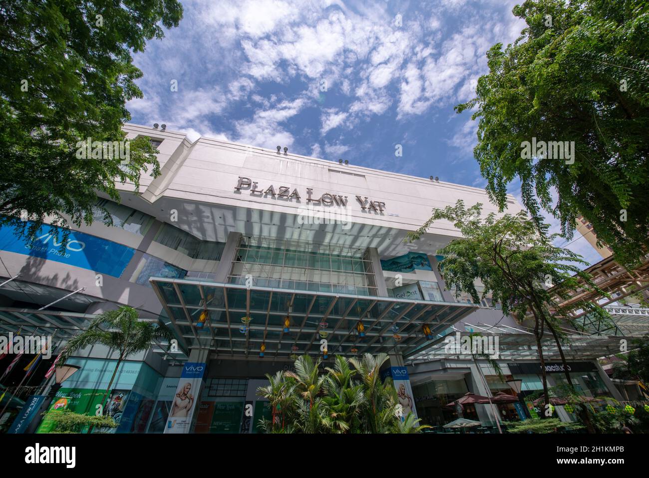 Low yat plaza hi-res stock photography and images - Alamy