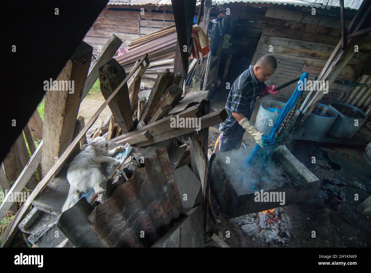 Batik process hi-res stock photography and images - Alamy