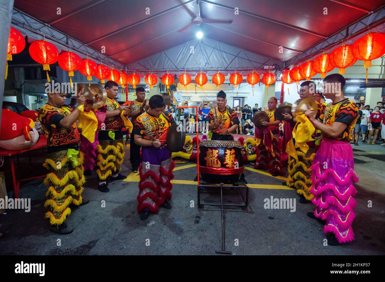 Chinese lion dance drum hi-res stock photography and images - Alamy