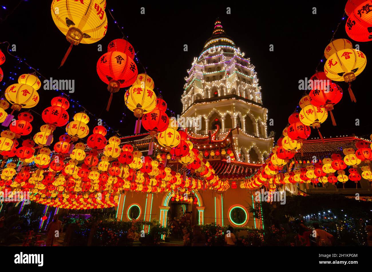 Kek lok si penang night hi-res stock photography and images - Alamy