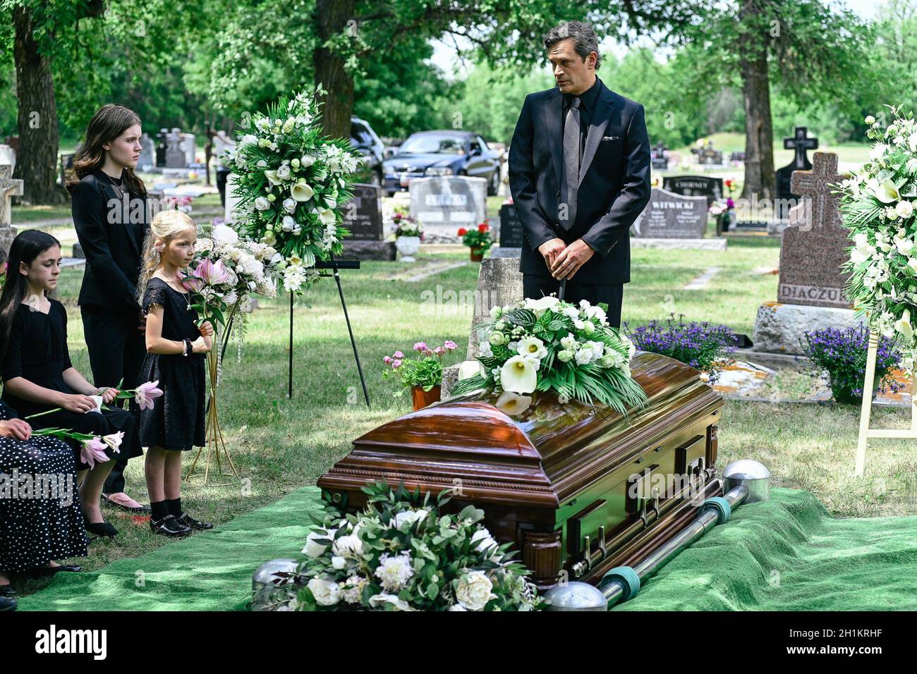 THE GOOD FATHER: THE MARTIN MACNEILL STORY, center: Tom Everett Scott ...