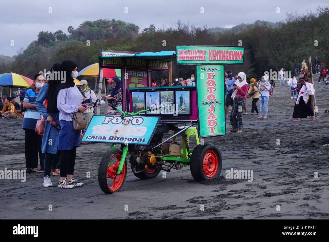 people vacation on parang tritis, yogyakarta, indonesia Stock Photo - Alamy