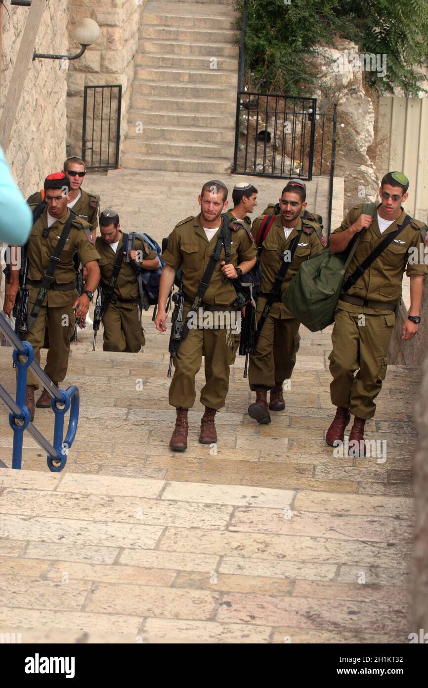 Members of the Israeli Border Police in the Old City in Jerusalem ...