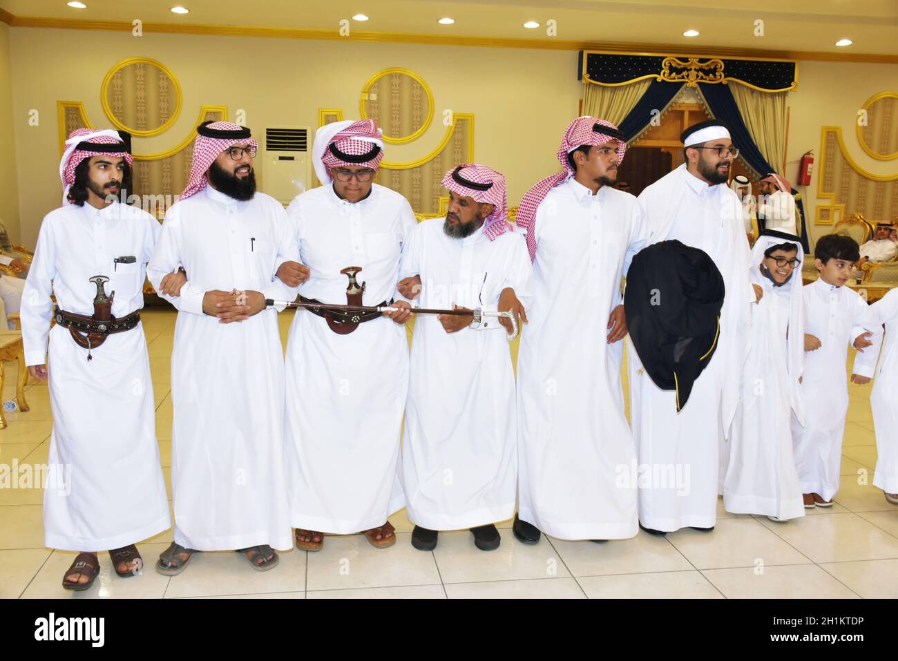 Arab traditional wedding dress hi-res stock photography and images - Alamy