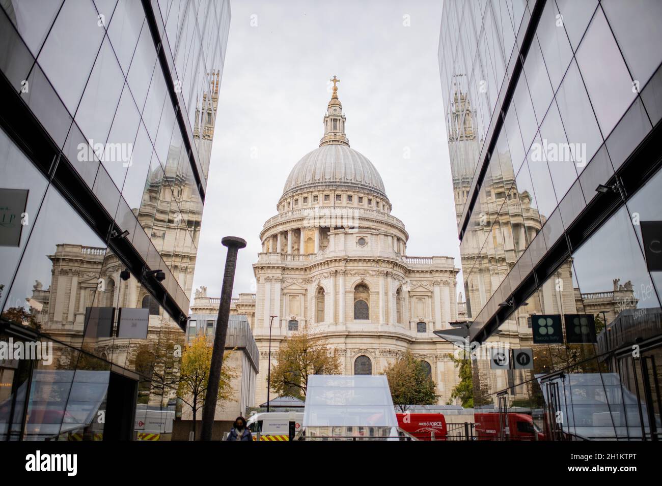 Glass buildings in london 2020 hi-res stock photography and images - Alamy