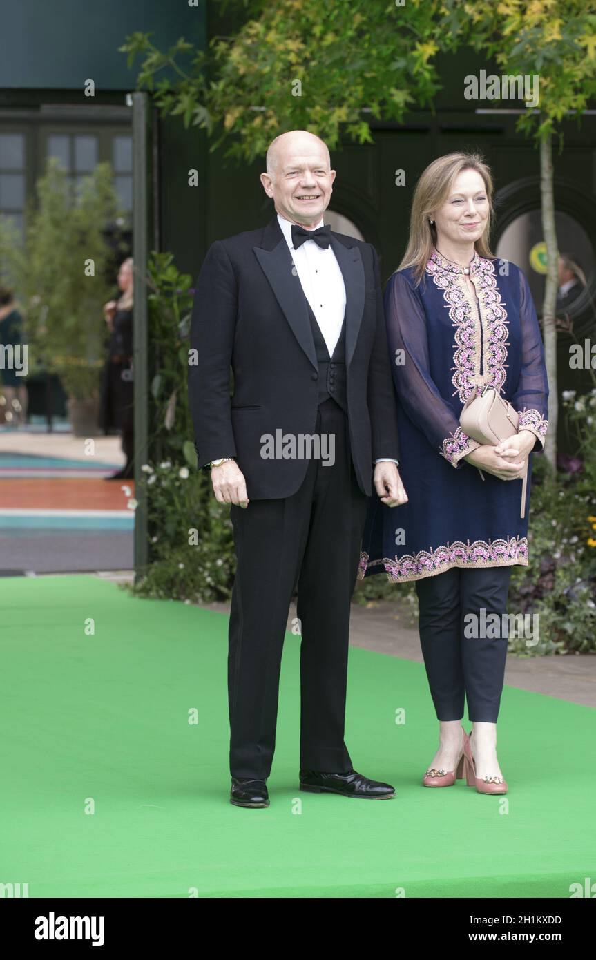 London, UK. 17th Oct, 2021. William Haig, Arriving on the green carpet ...